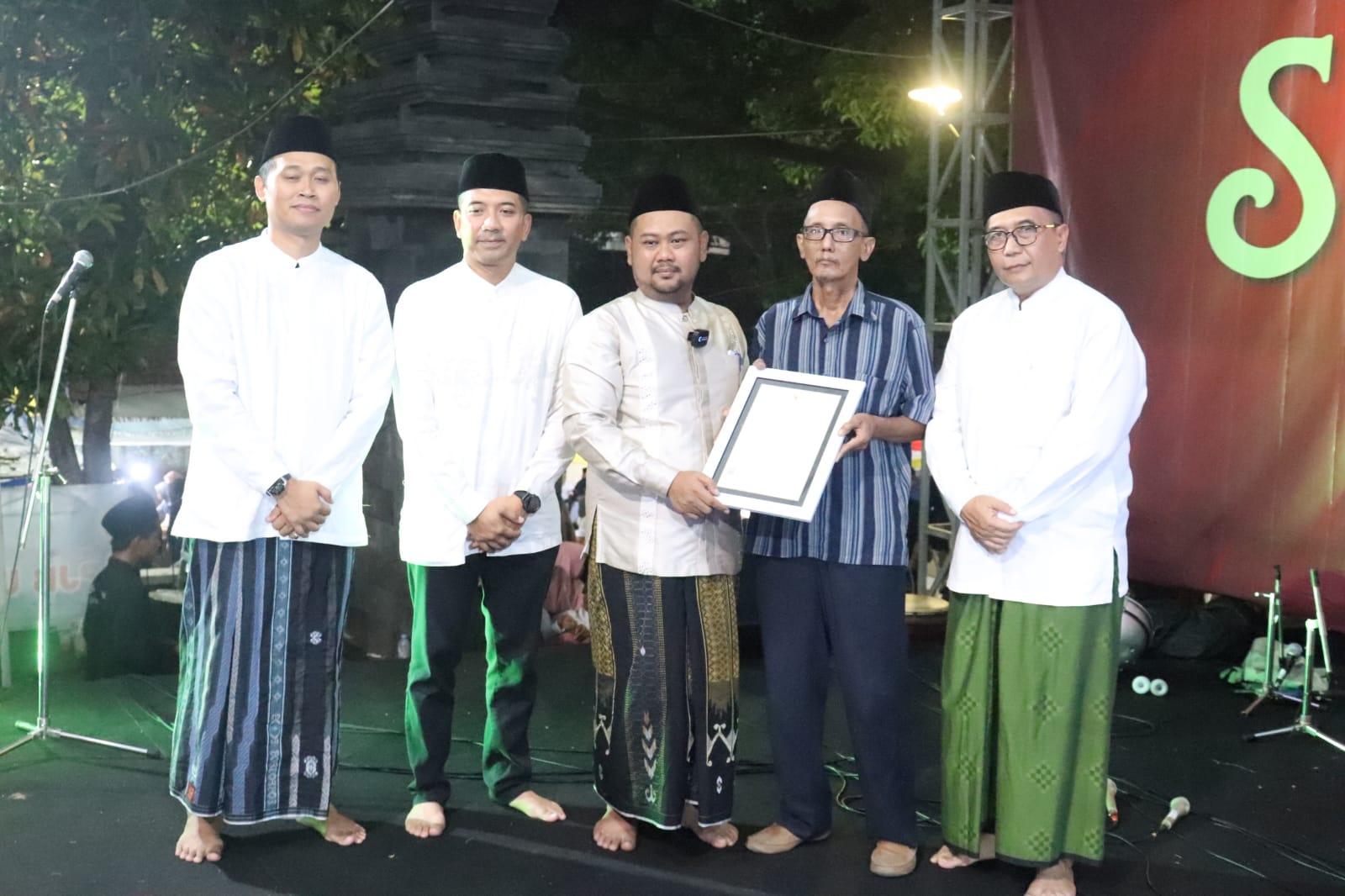 Tradisi Malem Selawe, Bupati Gresik Sebut Selain Sisi Spiritual dan ... Tradisi Malem Selawe, Bupati Gresik Sebut Selain Sisi Spiritual dan ...