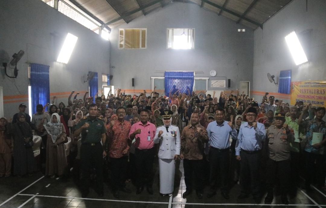 Pemkab Mojokerto Serahkan Sertifikat Hak atas Tanah bagi 405 UMKM Pacet ... Pemkab Mojokerto Serahkan Sertifikat Hak atas Tanah bagi 405 UMKM Pacet ...