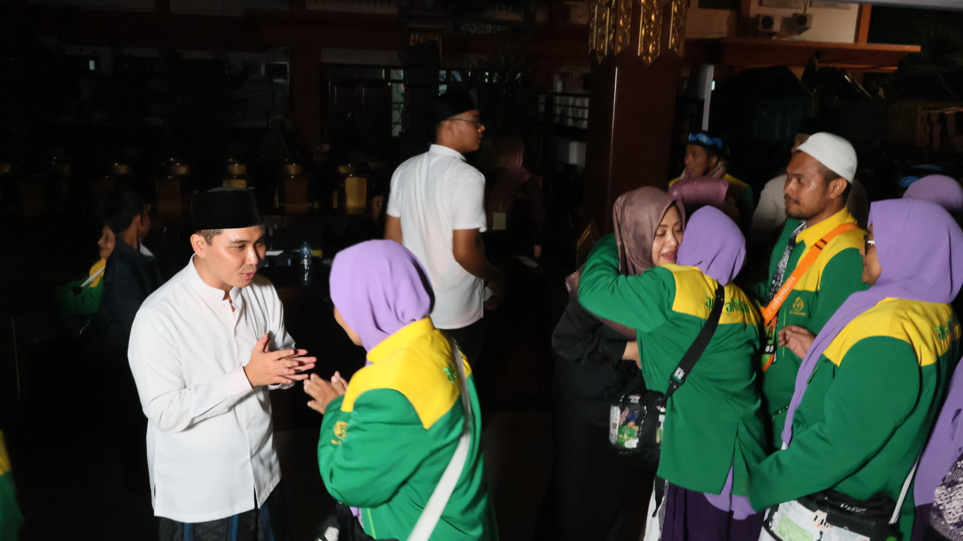 Pemkab Mojokerto Sambut Kedatangan 366 Jemaah Haji - Jatimpedia Pemkab Mojokerto Sambut Kedatangan 366 Jemaah Haji - Jatimpedia